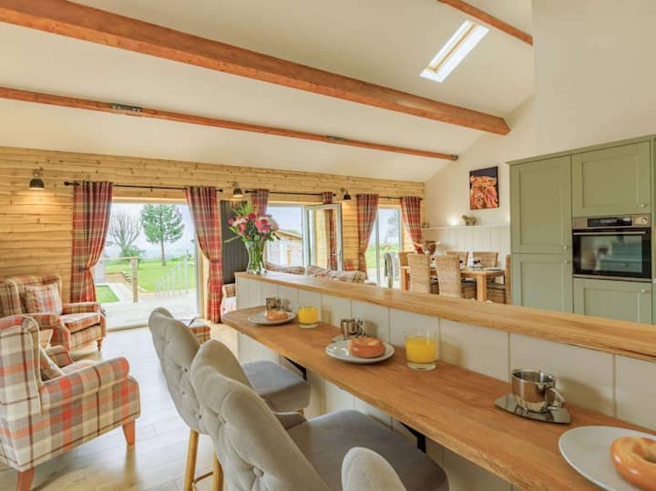 The Cow Barn - Luxury 5* Barn With Private Hot Tub - Yeovil