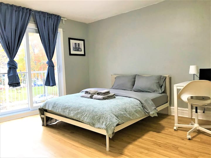 New Bright Room Near Station Metro Cremazie #1 - Montréal, QC