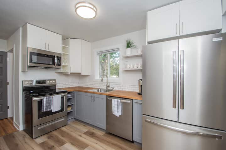 Stylish Home A Block Away From Entertainment - Fargo, ND