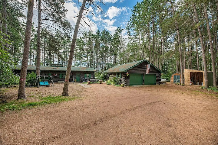 5 Bedroom Cabin On The Lake Of The Hills - Eagle River, WI
