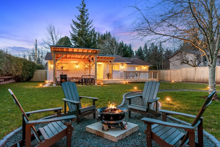 New Fully Renovated Comox Home With Outdoor Oasis. - Comox