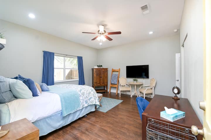 Gorgeous Pearl Gem ~ Pet Friendly~ Guest Favorite! - San Antonio, TX