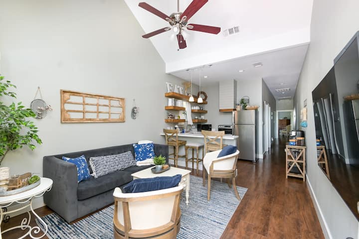Adorable Downtown Gem - Short Walk To The Pearl! - San Antonio