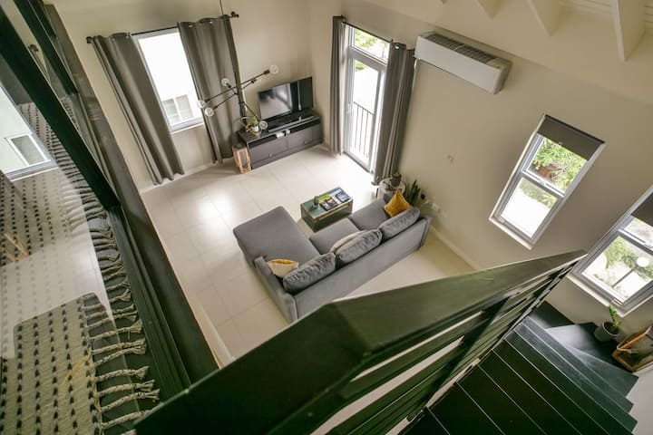 Ctbh @ Ei8ht [Glass Loft #25 & Penthouse #26] - Kingston