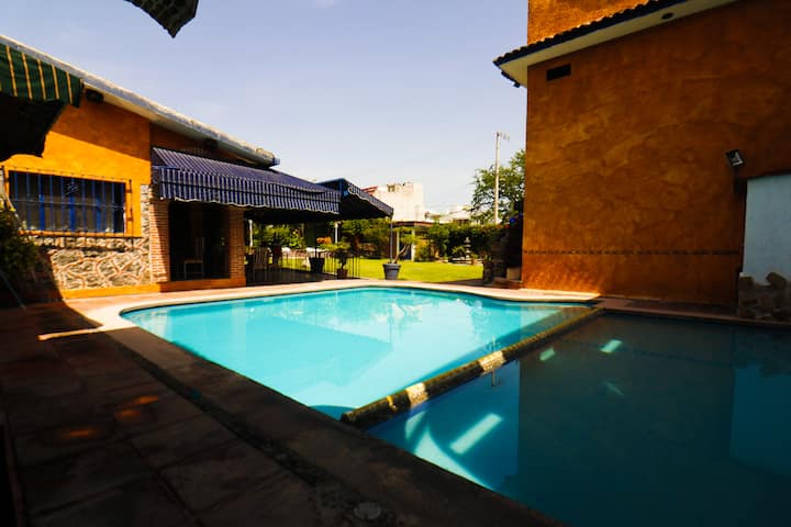 Hermosa Casa Con Amplio Jardín, Alberca Con Chapo. - Temixco