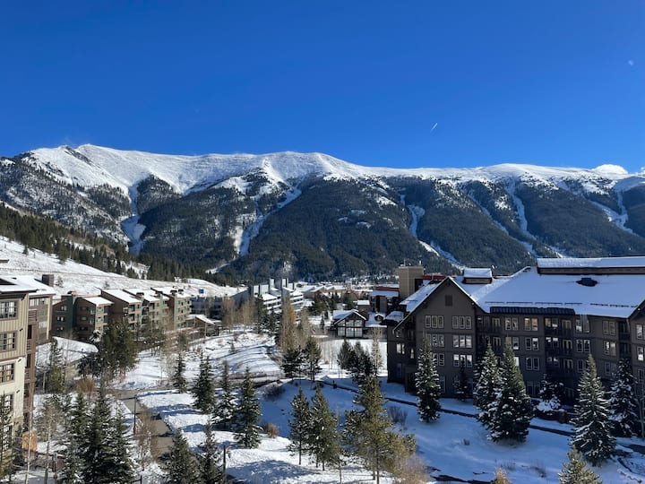 Top Floor Center Village ~Amazing Mountain Views - Copper Mountain, CO