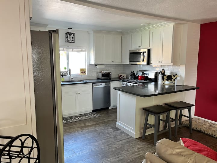 2 Bedroom Dog Friendly House With Fenced Backyard - Phoenix, AZ