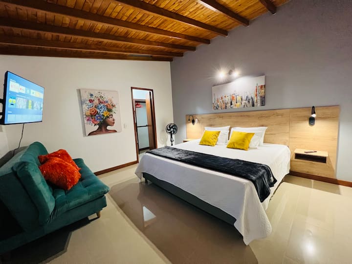 Two Master Bedrooms Apartment Oasis With Patio - Medellín, Colombia