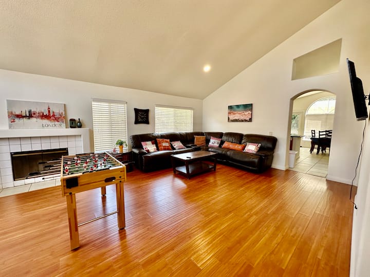 Corona 3 Beds/2 Bath Family Friendly Home - Corona, CA