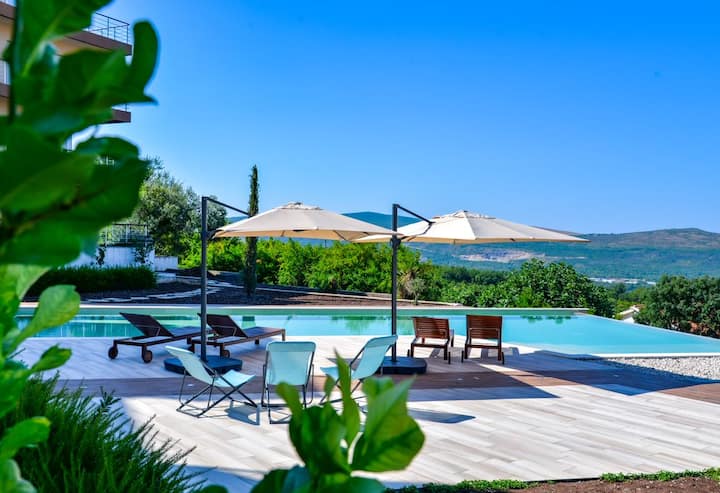 Luxury Penthouse Tivatheights | Pool & Sea View-b4 - Kotor