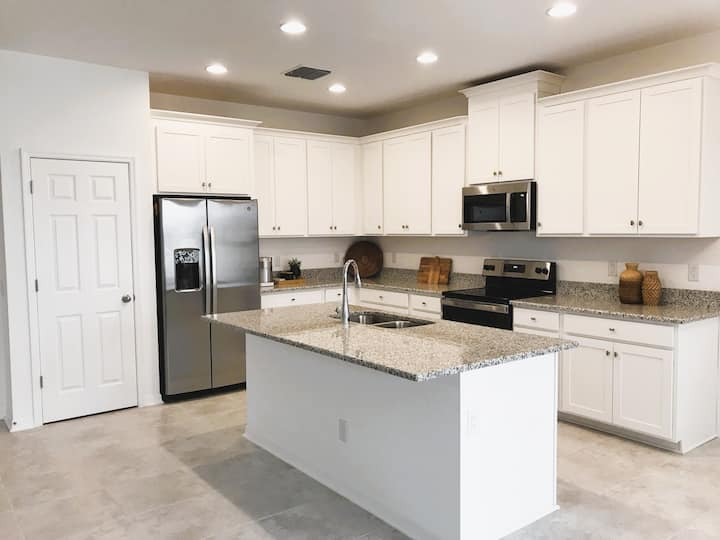 30 Plus Day + Fast Wi-fi W/ Comfy Beds - Zephyrhills, FL