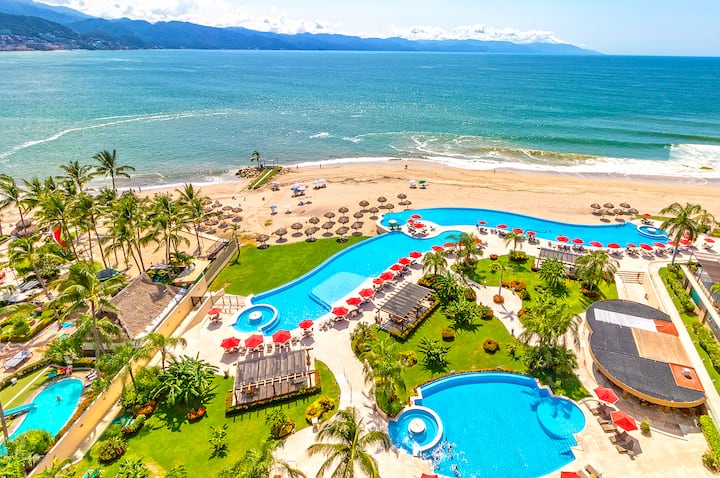 Beachfront With Best Location Grand Venetian 205! - Puerto Vallarta