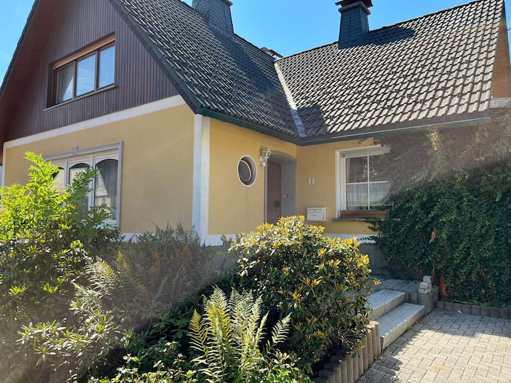 Modern / Rustikal Eingerichtete Wohnung Mit Kamin - Bad Berleburg