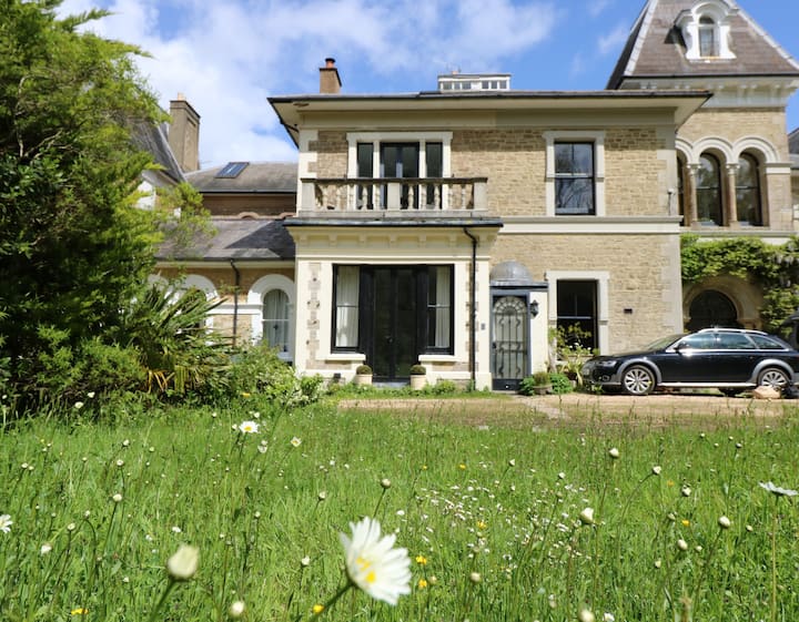 Perfect Retreat In Luxury & Historical Manor House - Isle of Wight