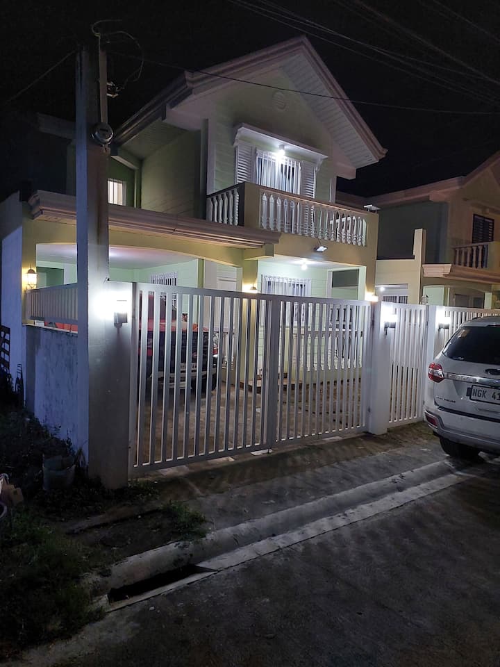 3 Bedroom House Angeles City, Near Korean Town - Angeles