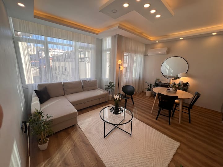 Ege Palas Otel Karşısında
Konforlu Tertemiz Daire - Alsancak