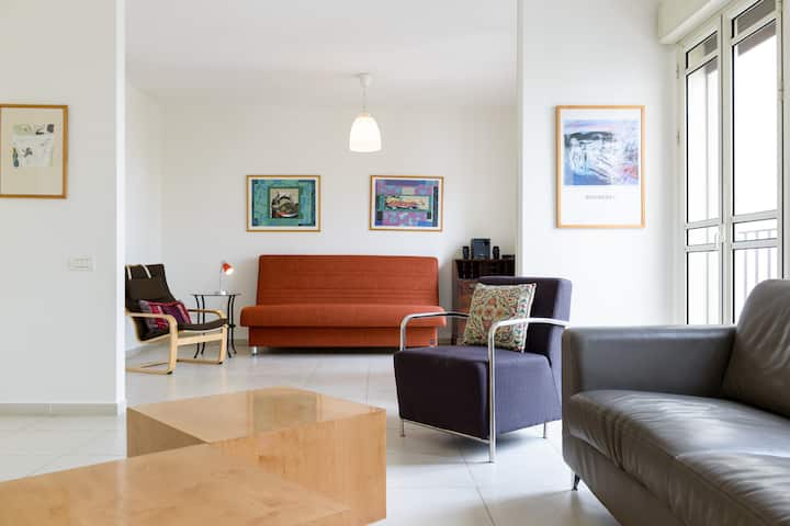 Stylish Bauhaus Apartment In Neve Tzedek - Tel Awiw