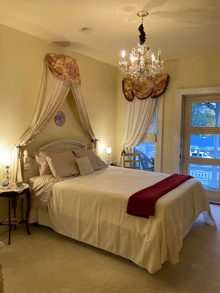 Balcony Room With Private Bathroom - Spearfish, SD