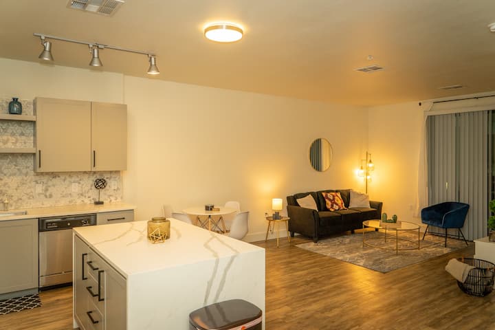 Cozy 1 Bedroom In Downtown With Pool And Gym - Phoenix-Sky-Harbor Airport (PHX)
