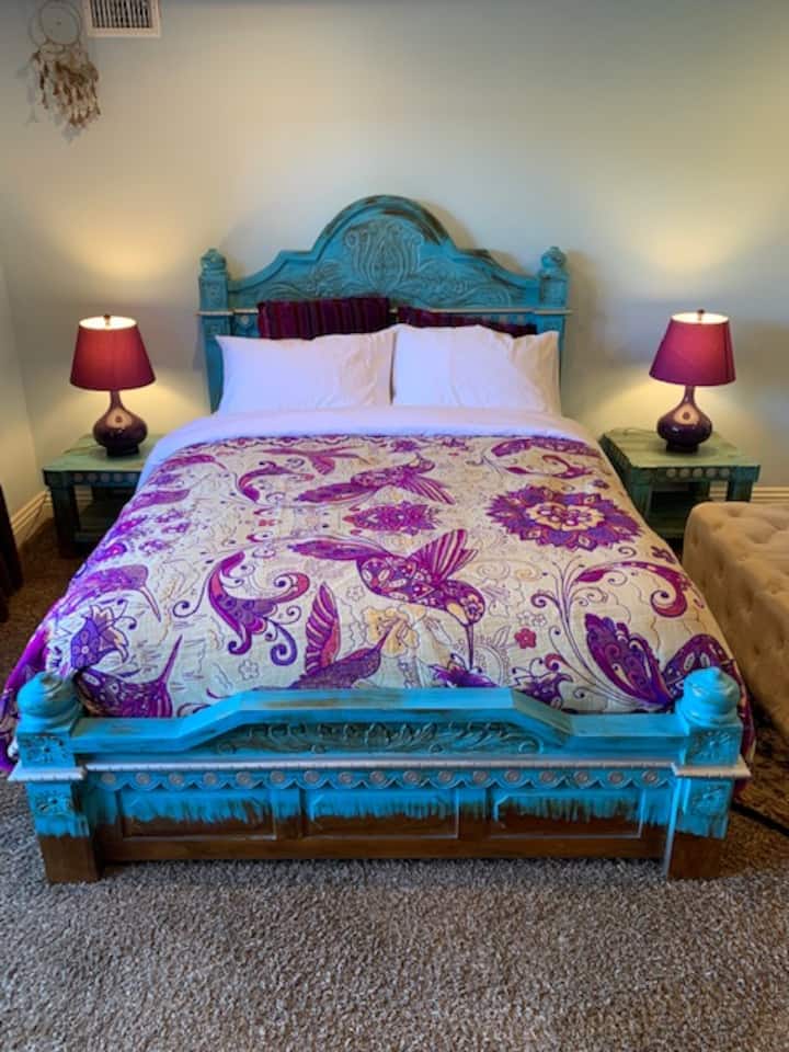 Cozy Private Room Hummingbird Hideaway With Pool - Los Angeles, CA