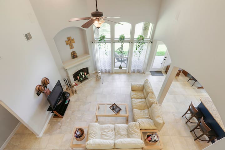 Cozy, Quiet 4bdrm/3.5bath Home In The Woodlands - The Woodlands, TX