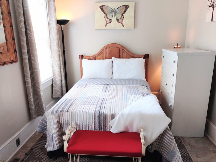 Mid-downtown Home Fenced Back Yard Deep Driveway - Darlington, SC