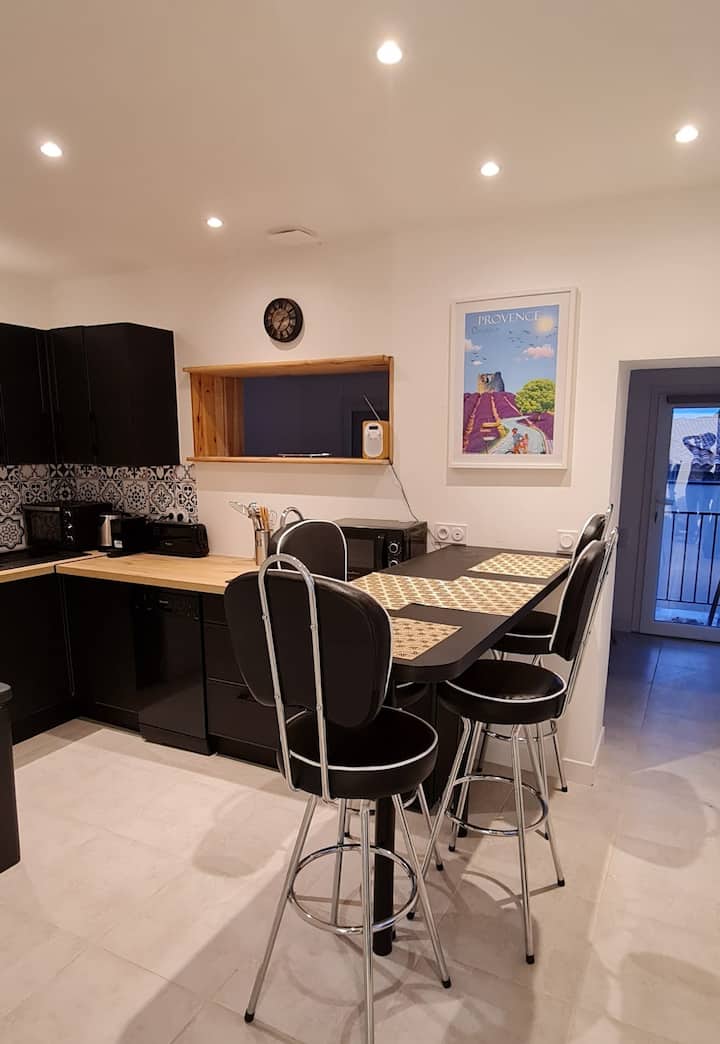 5' à Pied Du Centre Avec Terrasse Et Parking Privé - Fontaine-de-Vaucluse