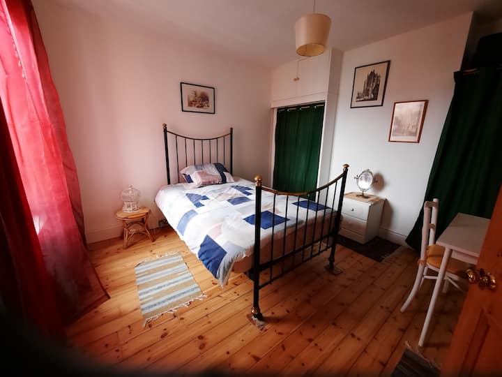 Spacious And Quiet Bedroom In Bournemouth - Bournemouth