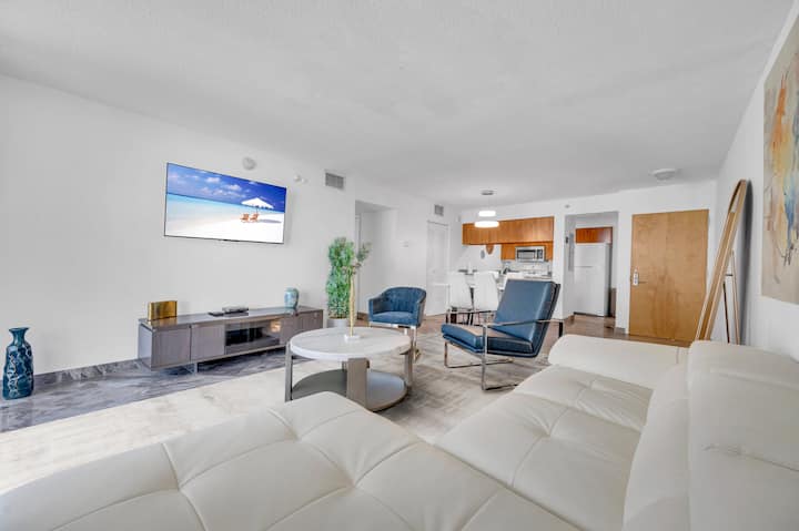 Iconic High Floor 3 Bedrooms In The Heart Of Miami - Miami