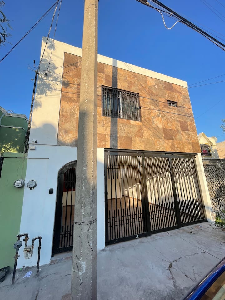 Casa En San Nicolas, Cómoda Y Cerca De Todo - Monterrey