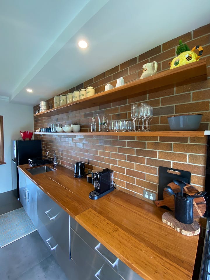 Cozy Inner City Renovated Cottage With Fire Place. - Toowoomba