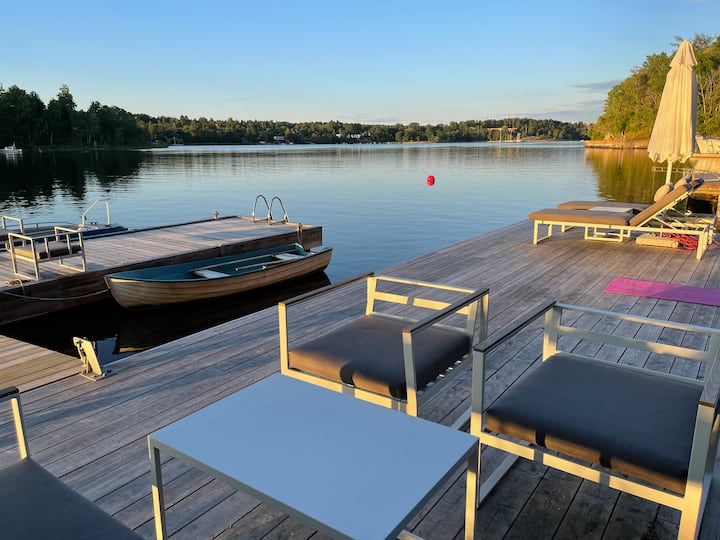 Stor Och Lyxig Villa Med Egen Brygga - Lidingö