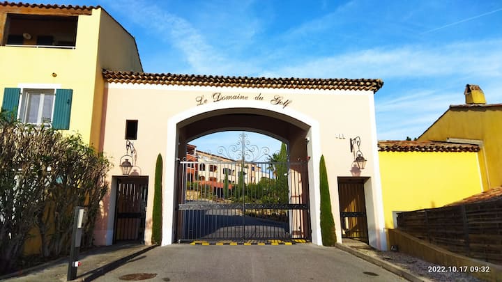 Villa Dans Domaine Calme Avec Tennis Et Piscine - Roquebrune-sur-Argens
