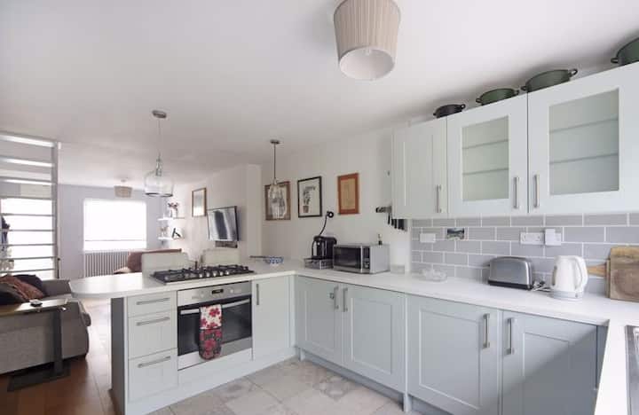 Modern 2 Bedroom House In Central Cheltenham - Cheltenham