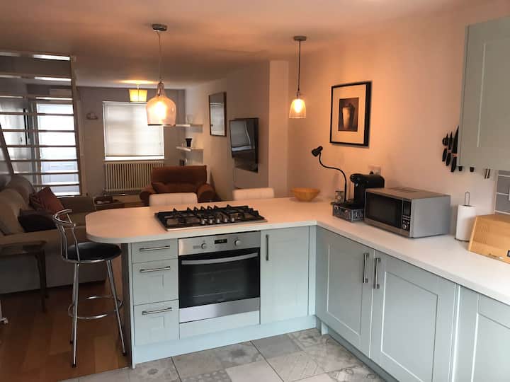 Modern 2 Bedroom House In Central Cheltenham - Cheltenham