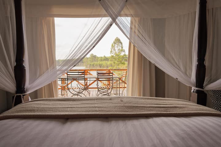 Tranquil Two Bedroom Tent With Lake Views - White River