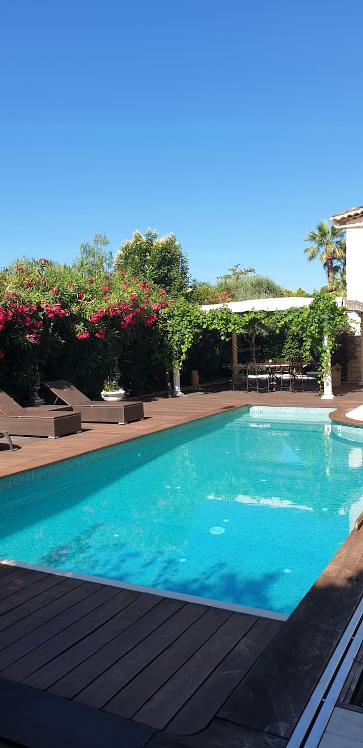 Belle Villa De Standing. Piscine Et Vue Mer - Antibes