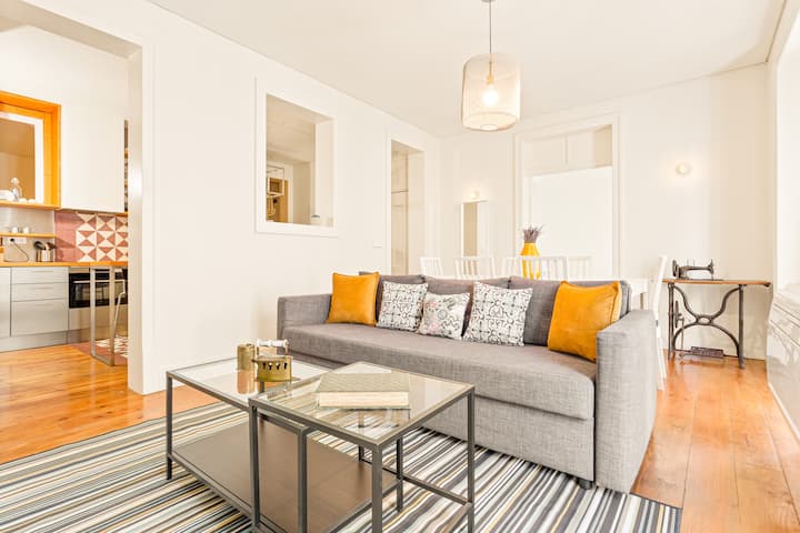Sunny Bica. Downtown Large Apartment - Alvalade