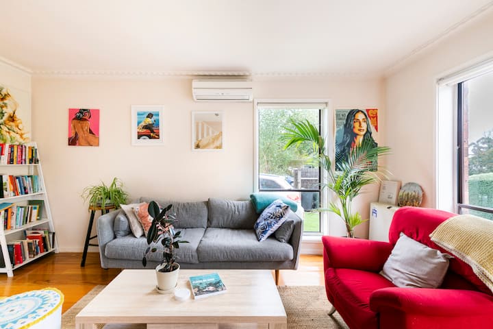 Townhouse Full Of Art & Plants. 500m From Train. - Box Hill