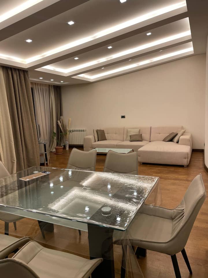 3 Room Modern Apartment In The City Center. - 耶烈萬