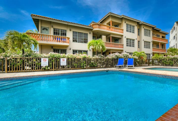 Walkable To Palm Beach In 10 Minutes-2 Bdr Condo - Aruba