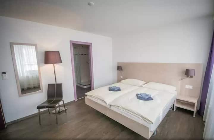 Chambre Double Avec Et Petit Déjeuner Compris - Mouthe