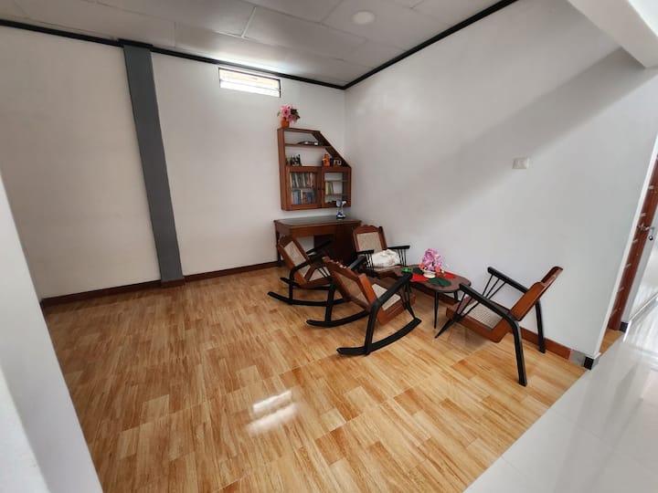 Encantadora Habitación Con Vistas A La Calle - Iquitos