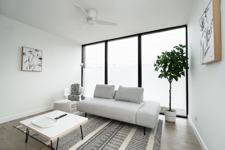 The Hinterlands - Urban Chic In Suburbs - Winnipeg