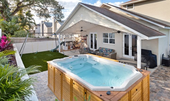 Spacious 5 Bd/3 Bath Home/swim Spa/ Near Beaches - Palm Harbor, FL