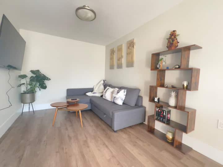 2nd Floor 1 Bedroom Suite With Laundry And Parking - Ladner