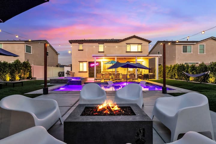 The Chateau- Pool, Spa, Bbq, Fire Pit, Sleeps 19 - Coachella, CA