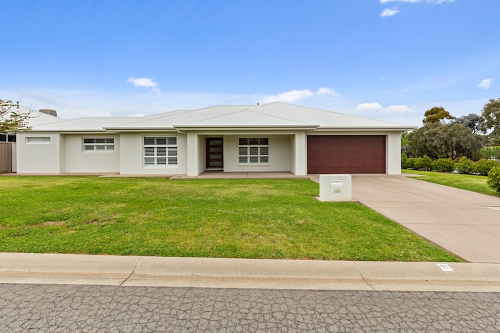 Modern 3 Bed House In Tatton, Walk To Golf Club - 沃加沃加