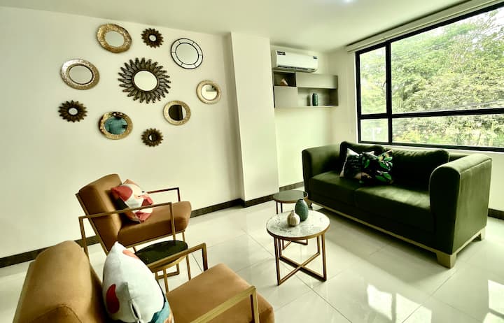 Lovely 2bd City Condo With Parking - Guayas