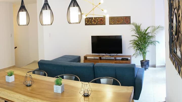 Laureles House With Jacuzzi, Air, Terrace, Bbq - Medellín